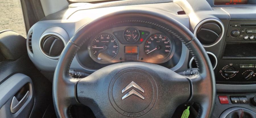 Grey Citroen Berlingo 2011 in Riga, with an engine capacity of 1.60 L and mileage of 282 thousand km for 5500 €, photo 13 on AUTOMOTO.COM.LV