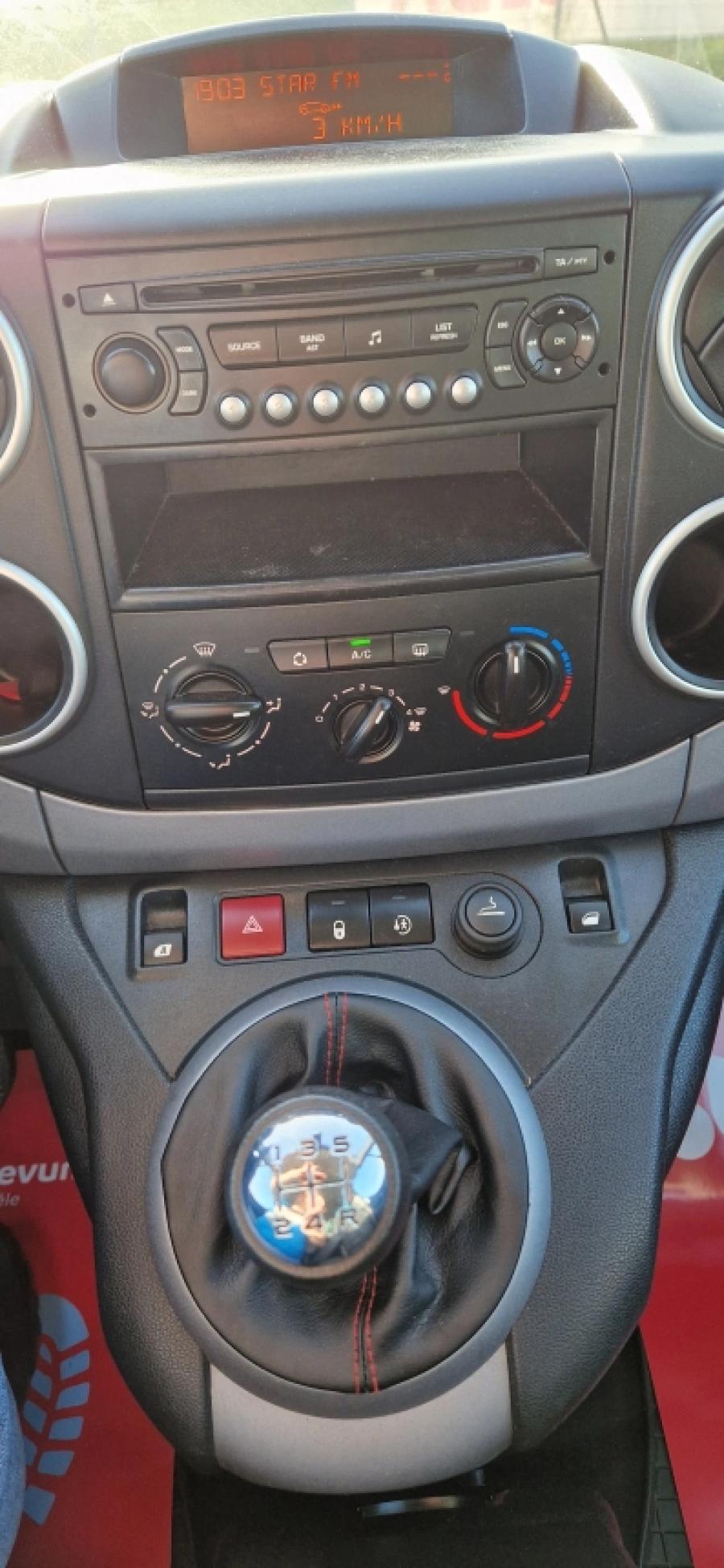 Grey Citroen Berlingo 2011 in Riga, with an engine capacity of 1.60 L and mileage of 282 thousand km for 5500 €, photo 17 on AUTOMOTO.COM.LV