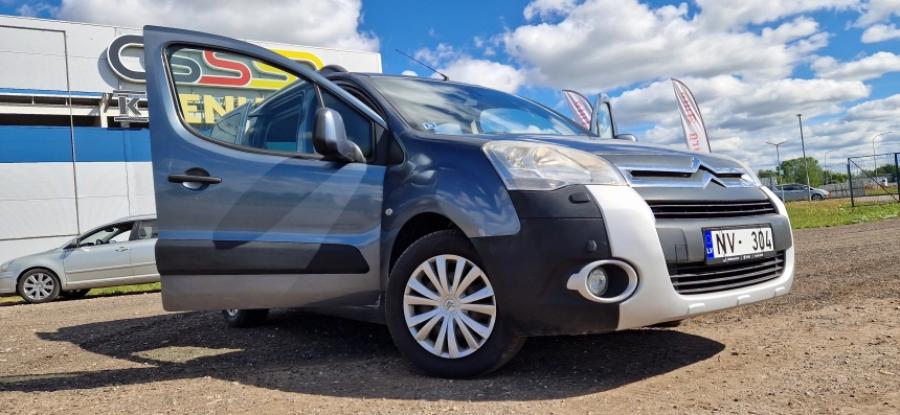 Grey Citroen Berlingo 2011 in Riga, with an engine capacity of 1.60 L and mileage of 282 thousand km for 5500 €, photo 39 on AUTOMOTO.COM.LV