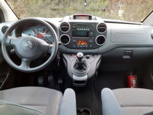 Grey Citroen Berlingo 2011 in Mazeikiai, with an engine capacity of 1.60 L and mileage of 154 thousand km for 3950 €, photo 24 on AUTOMOTO.COM.LV