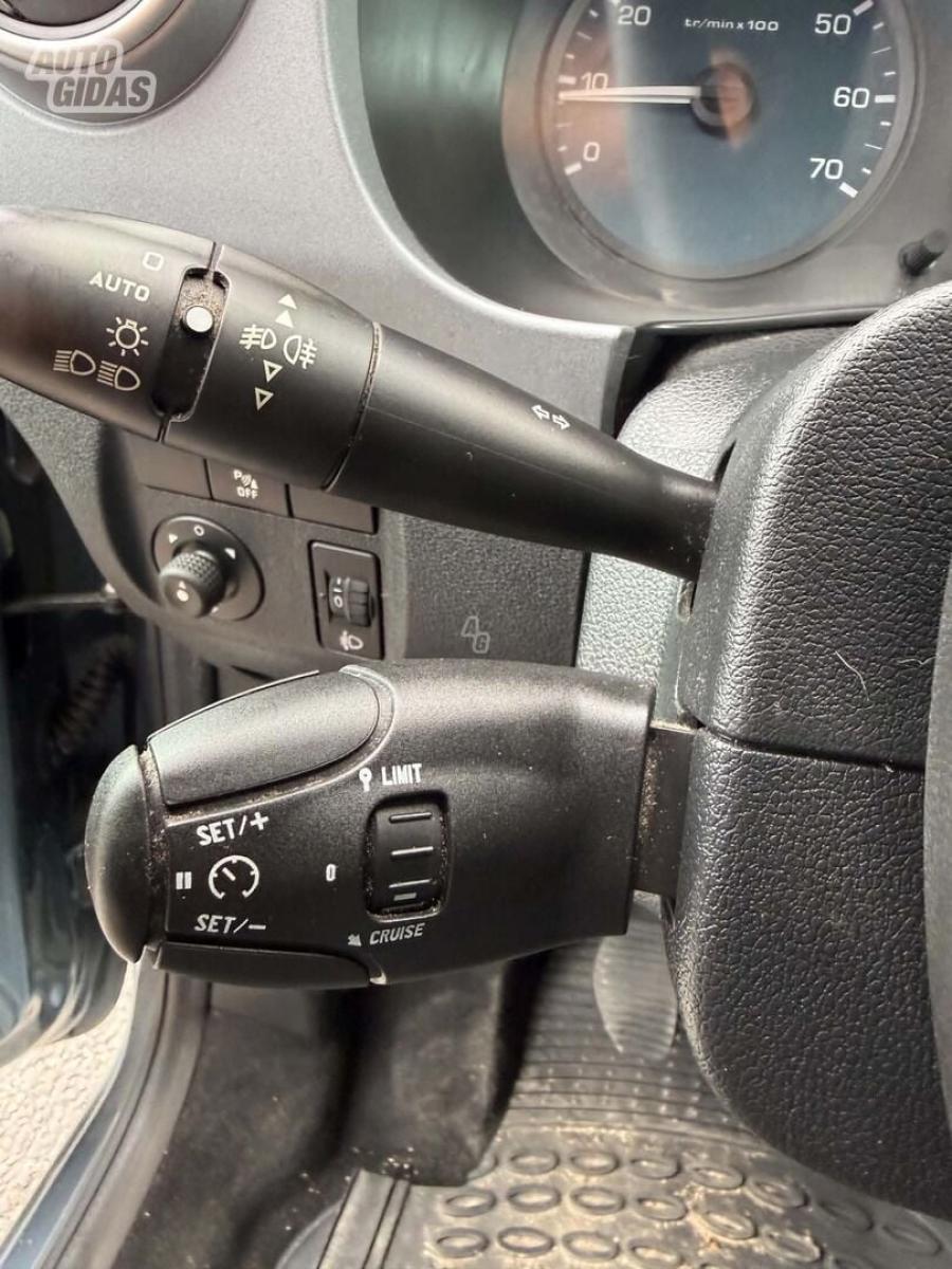 Pelēks Citroen Berlingo 2011 Mažeikiai, ar dzinēja tilpumu 1.60 L un nobraukumu 154 tūkst. km par 3950 €, foto 26 vietnē AUTOMOTO.COM.LV