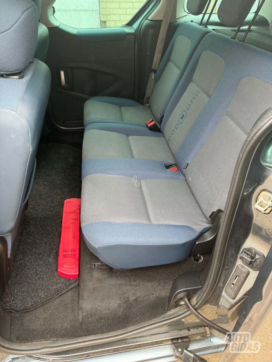Pelēks Citroen Berlingo 2011 Mažeikiai, ar dzinēja tilpumu 1.60 L un nobraukumu 154 tūkst. km par 3950 €, foto 37 vietnē AUTOMOTO.COM.LV