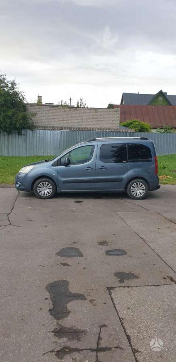 Grey Citroen Berlingo 2011 in Kaunas, with an engine capacity of 1.56 L and mileage of 220 thousand km for 3000 €, photo 1 on AUTOMOTO.COM.LV