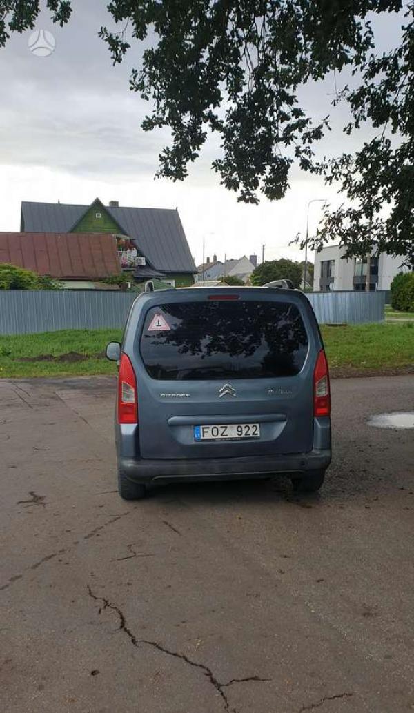 Grey Citroen Berlingo 2011 in Kaunas, with an engine capacity of 1.56 L and mileage of 220 thousand km for 3000 €, photo 5 on AUTOMOTO.COM.LV