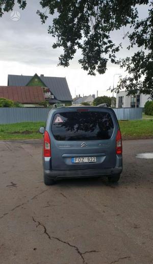 Grey Citroen Berlingo 2011 in Kaunas, with an engine capacity of 1.56 L and mileage of 220 thousand km for 3000 €, photo 5 on AUTOMOTO.COM.LV
