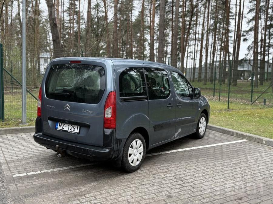 Grey Citroen Berlingo 2012 in Riga, with an engine capacity of 1.60 L and mileage of 0 thousand km for 500 €, photo 4 on AUTOMOTO.COM.LV