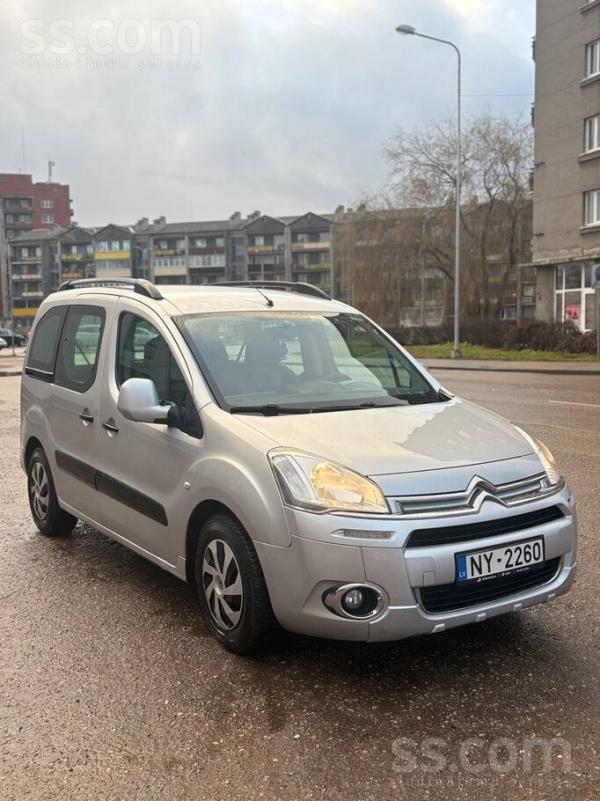 Grey Citroen Berlingo 2012 in Daugavpils, with an engine capacity of 1.60 L and mileage of 194 thousand km for 4900 €, photo 1 on AUTOMOTO.COM.LV