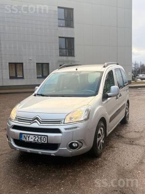 Grey Citroen Berlingo 2012 in Daugavpils, with an engine capacity of 1.60 L and mileage of 194 thousand km for 4900 €, photo 2 on AUTOMOTO.COM.LV