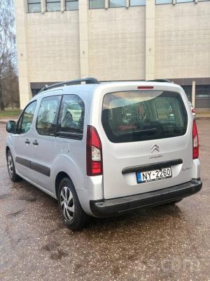 Grey Citroen Berlingo 2012 in Daugavpils, with an engine capacity of 1.60 L and mileage of 194 thousand km for 4900 €, photo 3 on AUTOMOTO.COM.LV