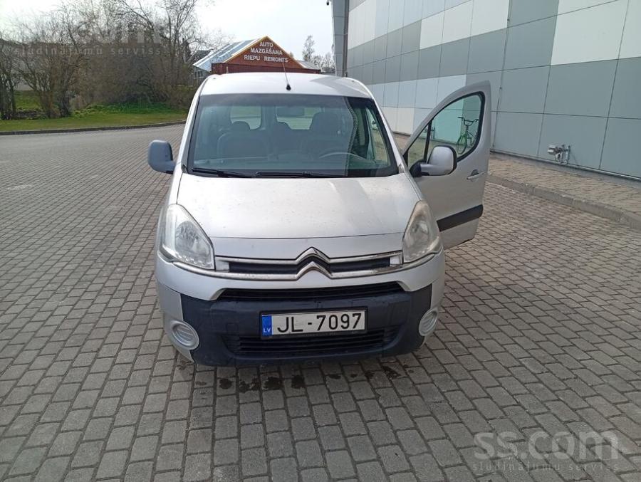 Pelēks Citroen Berlingo 2012 Dobele, ar dzinēja tilpumu 1.60 L un nobraukumu 357 tūkst. km par 2200 €, foto 4 vietnē AUTOMOTO.COM.LV