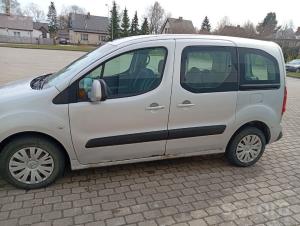 Pelēks Citroen Berlingo 2012 Dobele, ar dzinēja tilpumu 1.60 L un nobraukumu 357 tūkst. km par 2200 €, foto 5 vietnē AUTOMOTO.COM.LV