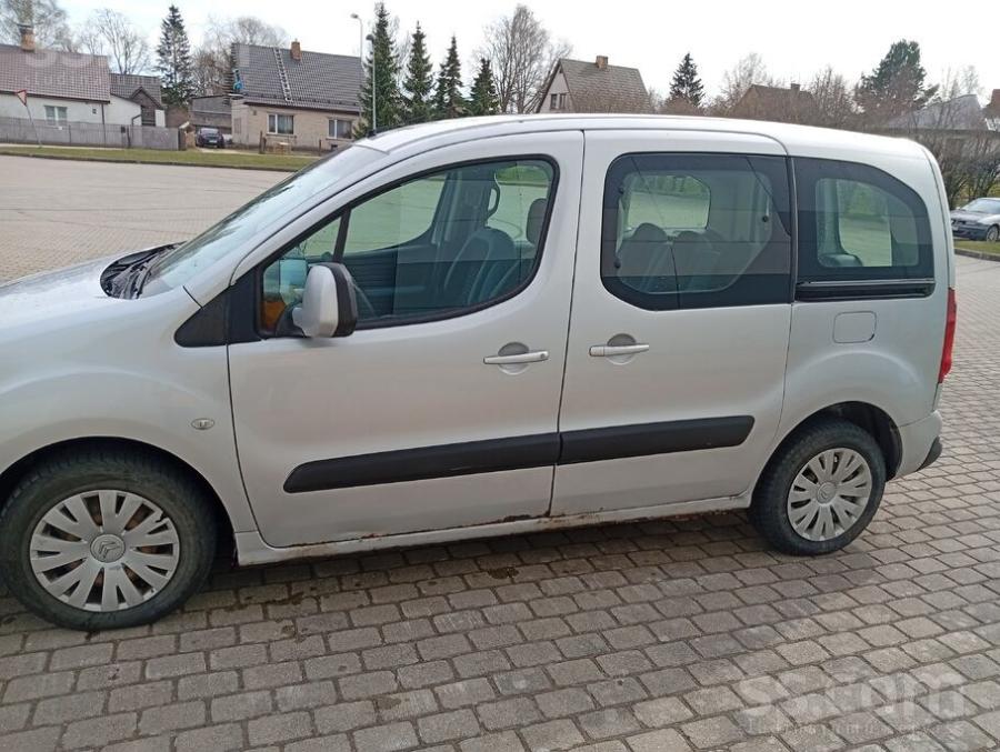 Pelēks Citroen Berlingo 2012 Dobele, ar dzinēja tilpumu 1.60 L un nobraukumu 357 tūkst. km par 2200 €, foto 5 vietnē AUTOMOTO.COM.LV
