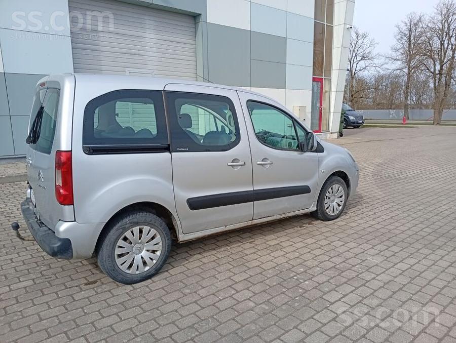 Pelēks Citroen Berlingo 2012 Dobele, ar dzinēja tilpumu 1.60 L un nobraukumu 357 tūkst. km par 2200 €, foto 7 vietnē AUTOMOTO.COM.LV