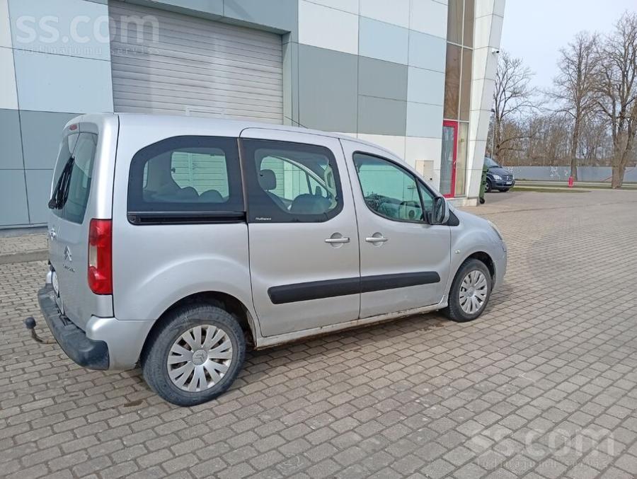 Pelēks Citroen Berlingo 2012 Dobele, ar dzinēja tilpumu 1.60 L un nobraukumu 357 tūkst. km par 2200 €, foto 8 vietnē AUTOMOTO.COM.LV