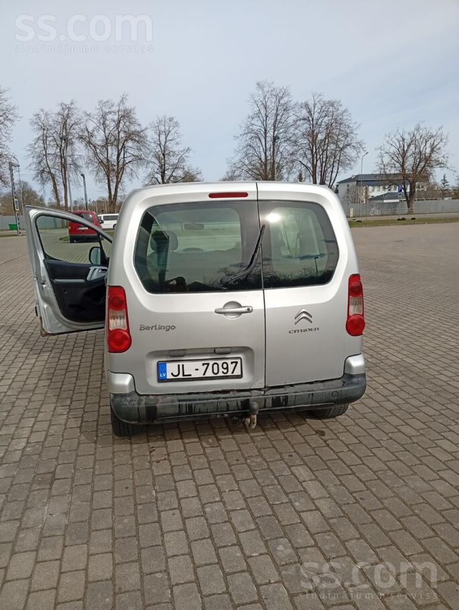 Pelēks Citroen Berlingo 2012 Dobele, ar dzinēja tilpumu 1.60 L un nobraukumu 357 tūkst. km par 2200 €, foto 9 vietnē AUTOMOTO.COM.LV