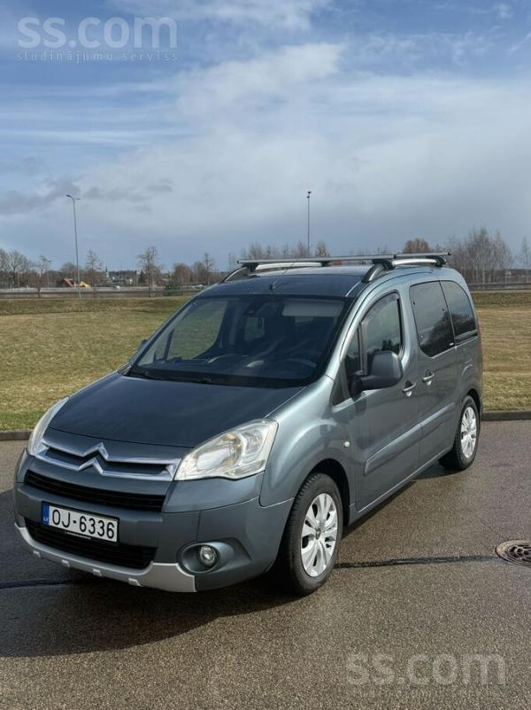 Pelēks Citroen Berlingo 2012 Rīga, ar dzinēja tilpumu 1.60 L un nobraukumu 255 tūkst. km par 3500 €, foto 1 vietnē AUTOMOTO.COM.LV