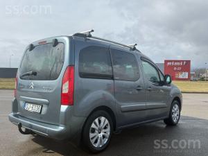 Grey Citroen Berlingo 2012 in Riga, with an engine capacity of 1.60 L and mileage of 255 thousand km for 3500 €, photo 4 on AUTOMOTO.COM.LV