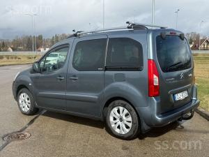 Grey Citroen Berlingo 2012 in Riga, with an engine capacity of 1.60 L and mileage of 255 thousand km for 3500 €, photo 5 on AUTOMOTO.COM.LV