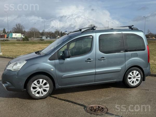 Pelēks Citroen Berlingo 2012 Rīga, ar dzinēja tilpumu 1.60 L un nobraukumu 255 tūkst. km par 3500 €, foto 7 vietnē AUTOMOTO.COM.LV
