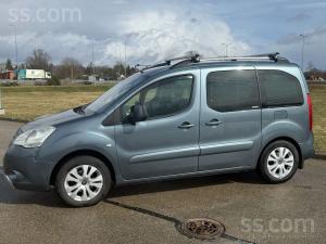 Grey Citroen Berlingo 2012 in Riga, with an engine capacity of 1.60 L and mileage of 255 thousand km for 3500 €, photo 8 on AUTOMOTO.COM.LV