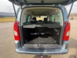 Grey Citroen Berlingo 2012 in Riga, with an engine capacity of 1.60 L and mileage of 255 thousand km for 3500 €, photo 11 on AUTOMOTO.COM.LV