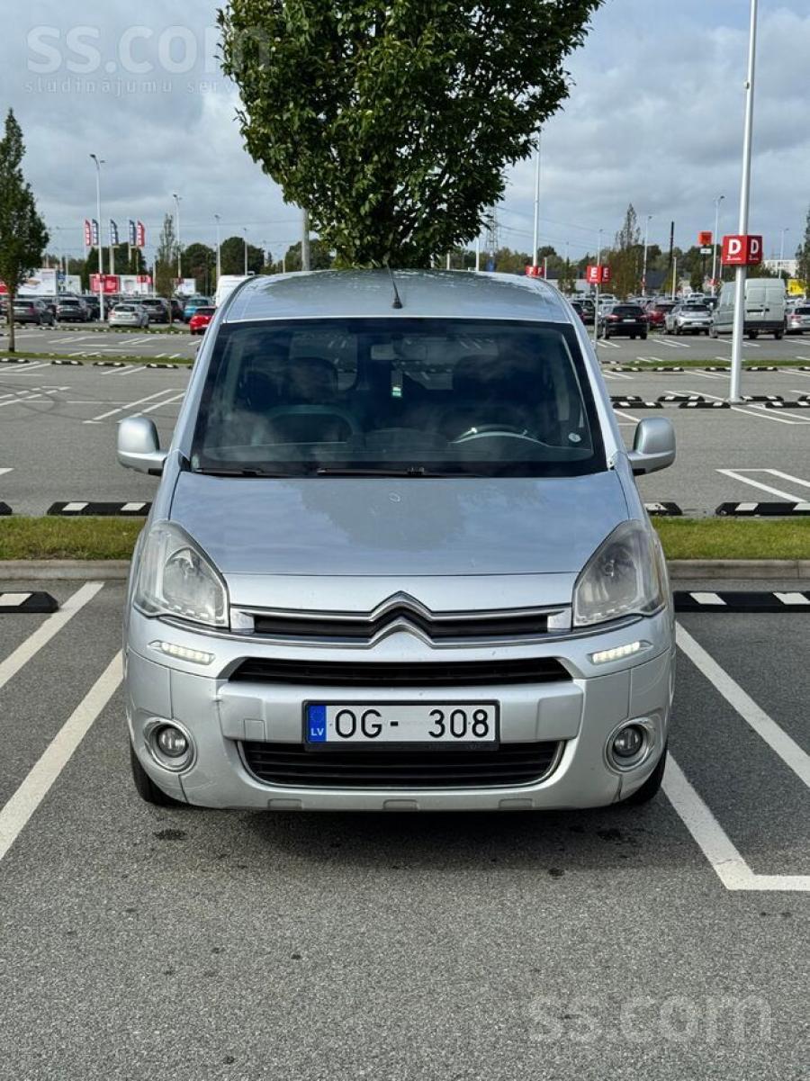 Pelēks Citroen Berlingo 2012 Rīga, ar dzinēja tilpumu 1.60 L un nobraukumu 373 tūkst. km par 2000 €, foto 1 vietnē AUTOMOTO.COM.LV