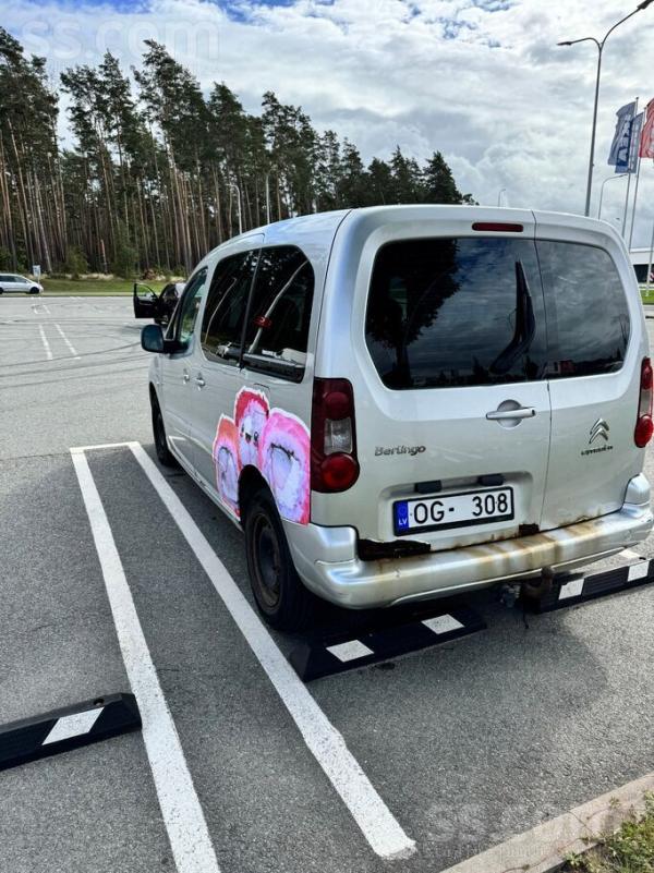 Citroen Berlingo 2012 Rīga vietnē Pelēks Citroen Berlingo 2012 Rīga, ar dzinēja tilpumu 1.60 L un nobraukumu 373 tūkst. km par 2000 €, foto 5 vietnē AUTOMOTO.COM.LV