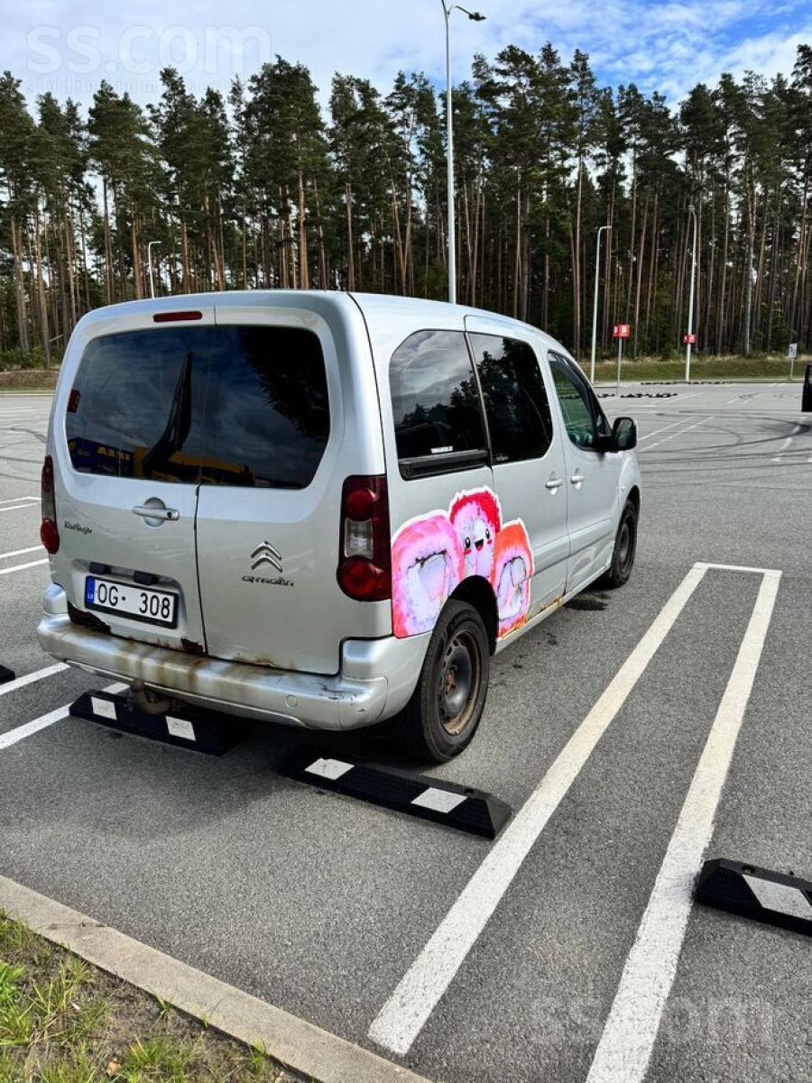 Pelēks Citroen Berlingo 2012 Rīga, ar dzinēja tilpumu 1.60 L un nobraukumu 373 tūkst. km par 2000 €, foto 6 vietnē AUTOMOTO.COM.LV