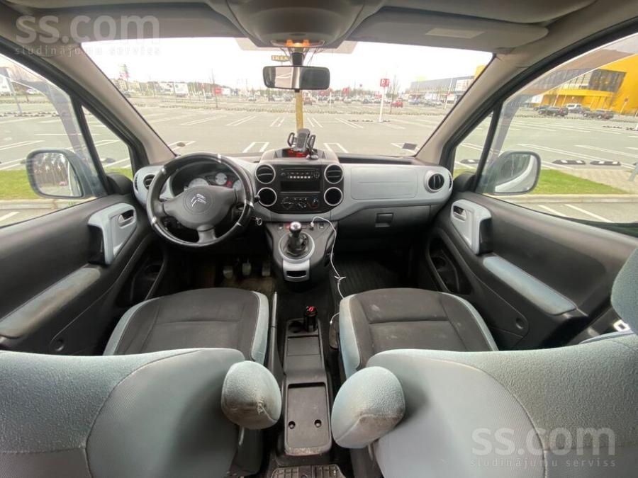 Pelēks Citroen Berlingo 2012 Rīga, ar dzinēja tilpumu 1.60 L un nobraukumu 373 tūkst. km par 2000 €, foto 10 vietnē AUTOMOTO.COM.LV