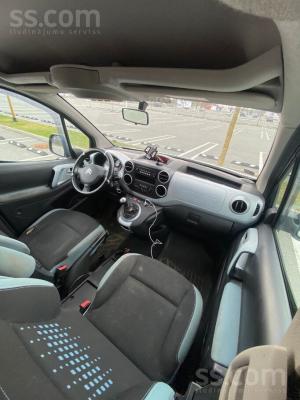 Pelēks Citroen Berlingo 2012 Rīga, ar dzinēja tilpumu 1.60 L un nobraukumu 373 tūkst. km par 2000 €, foto 11 vietnē AUTOMOTO.COM.LV