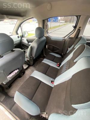 Pelēks Citroen Berlingo 2012 Rīga, ar dzinēja tilpumu 1.60 L un nobraukumu 373 tūkst. km par 2000 €, foto 12 vietnē AUTOMOTO.COM.LV