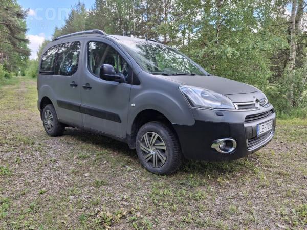 Pelēks Citroen Berlingo 2013 Jelgava, ar dzinēja tilpumu 1.90 L un nobraukumu 301 tūkst. km par 4850 €, foto 1 vietnē AUTOMOTO.COM.LV