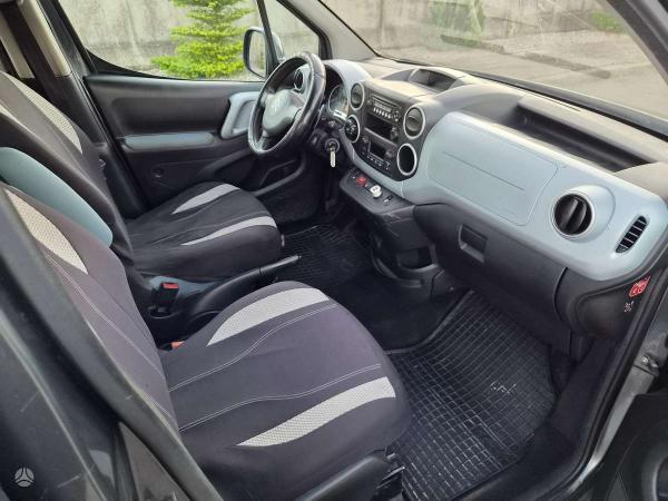 Pelēks Citroen Berlingo 2013 Mažeikiai, ar dzinēja tilpumu 1.56 L un nobraukumu 235 tūkst. km par 3950 €, foto 8 vietnē AUTOMOTO.COM.LV