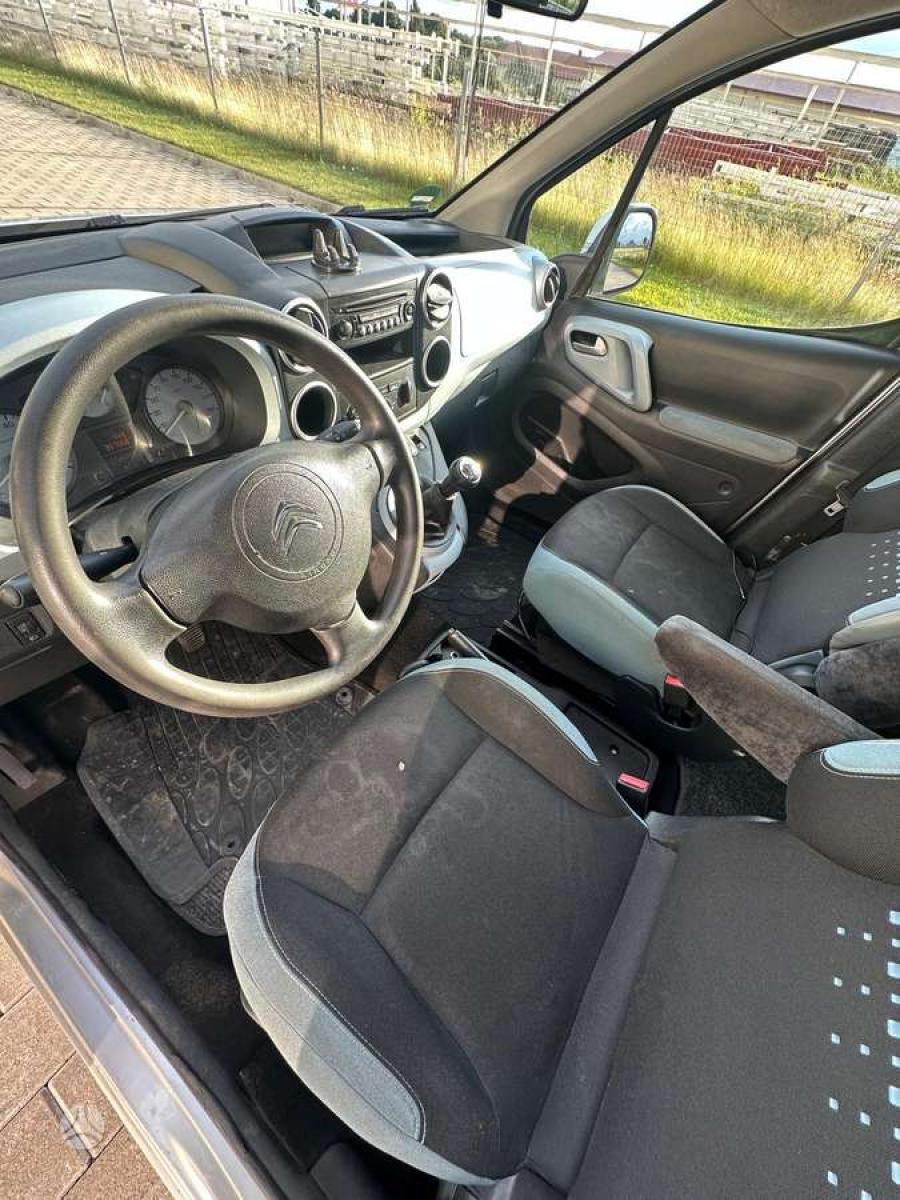 Pelēks Citroen Berlingo 2013 Mažeikiai, ar dzinēja tilpumu 1.56 L un nobraukumu 398 tūkst. km par 3300 €, foto 10 vietnē AUTOMOTO.COM.LV