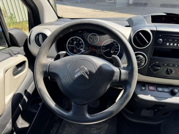 Pelēks Citroen Berlingo 2014 Alīta, ar dzinēja tilpumu 1.60 L un nobraukumu 291 tūkst. km par 3750 €, foto 10 vietnē AUTOMOTO.COM.LV