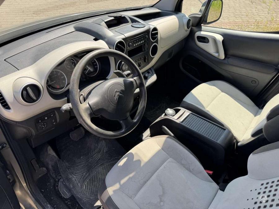 Pelēks Citroen Berlingo 2014 Alīta, ar dzinēja tilpumu 1.60 L un nobraukumu 291 tūkst. km par 3750 €, foto 8 vietnē AUTOMOTO.COM.LV