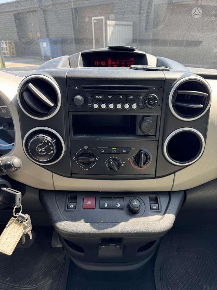 Pelēks Citroen Berlingo 2014 Alīta, ar dzinēja tilpumu 1.60 L un nobraukumu 291 tūkst. km par 3750 €, foto 12 vietnē AUTOMOTO.COM.LV