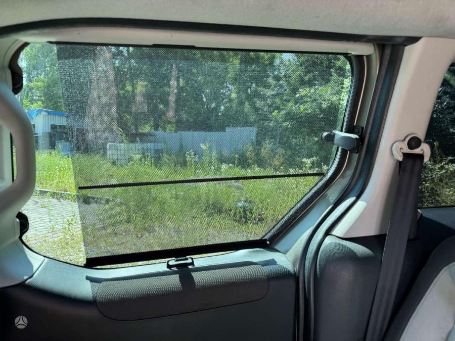 Pelēks Citroen Berlingo 2014 Alīta, ar dzinēja tilpumu 1.60 L un nobraukumu 291 tūkst. km par 3750 €, foto 14 vietnē AUTOMOTO.COM.LV