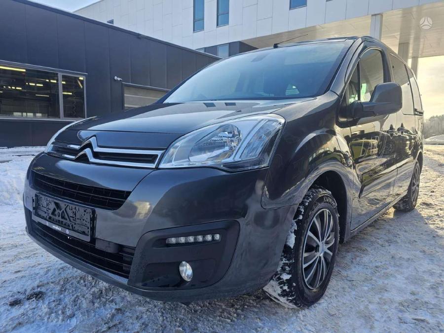 Pelēks Citroen Berlingo 2015 Viļņa, ar dzinēja tilpumu 1.60 L un nobraukumu 177 tūkst. km par 5490 €, foto 1 vietnē AUTOMOTO.COM.LV
