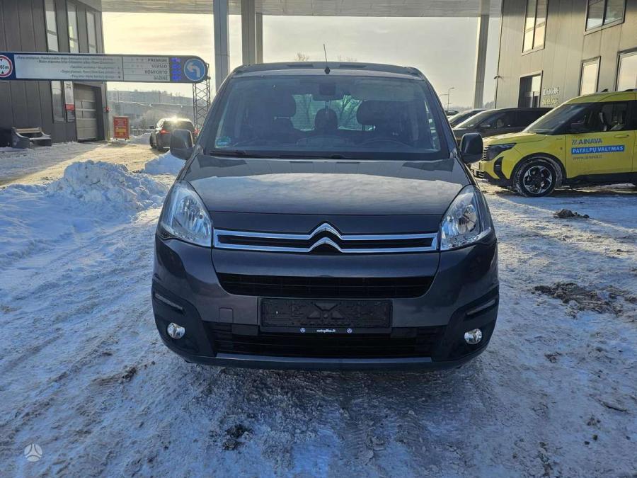 Pelēks Citroen Berlingo 2015 Viļņa, ar dzinēja tilpumu 1.60 L un nobraukumu 177 tūkst. km par 5490 €, foto 2 vietnē AUTOMOTO.COM.LV