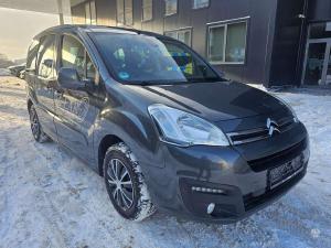 Pelēks Citroen Berlingo 2015 Viļņa, ar dzinēja tilpumu 1.60 L un nobraukumu 177 tūkst. km par 5490 €, foto 4 vietnē AUTOMOTO.COM.LV