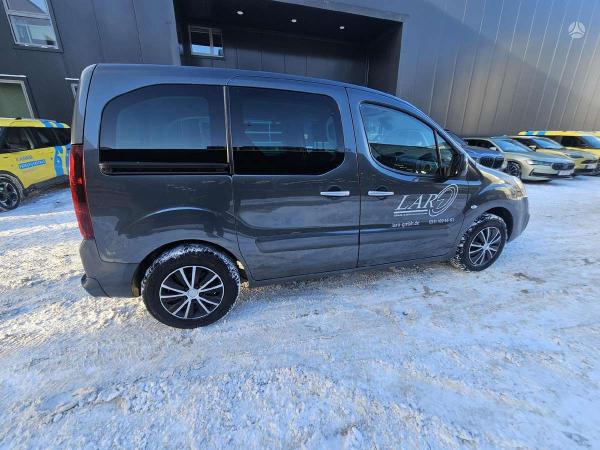 Grey Citroen Berlingo 2015 in Vilnius, with an engine capacity of 1.60 L and mileage of 177 thousand km for 5490 €, photo 6 on AUTOMOTO.COM.LV
