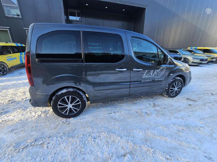 Pelēks Citroen Berlingo 2015 Viļņa, ar dzinēja tilpumu 1.60 L un nobraukumu 177 tūkst. km par 5490 €, foto 6 vietnē AUTOMOTO.COM.LV