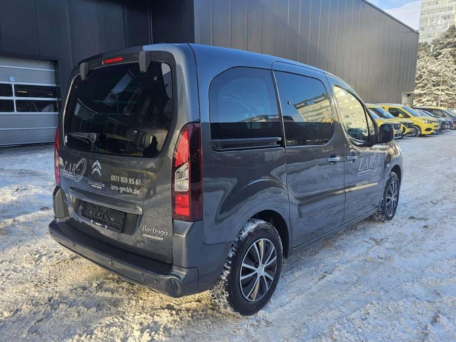 Pelēks Citroen Berlingo 2015 Viļņa, ar dzinēja tilpumu 1.60 L un nobraukumu 177 tūkst. km par 5490 €, foto 7 vietnē AUTOMOTO.COM.LV