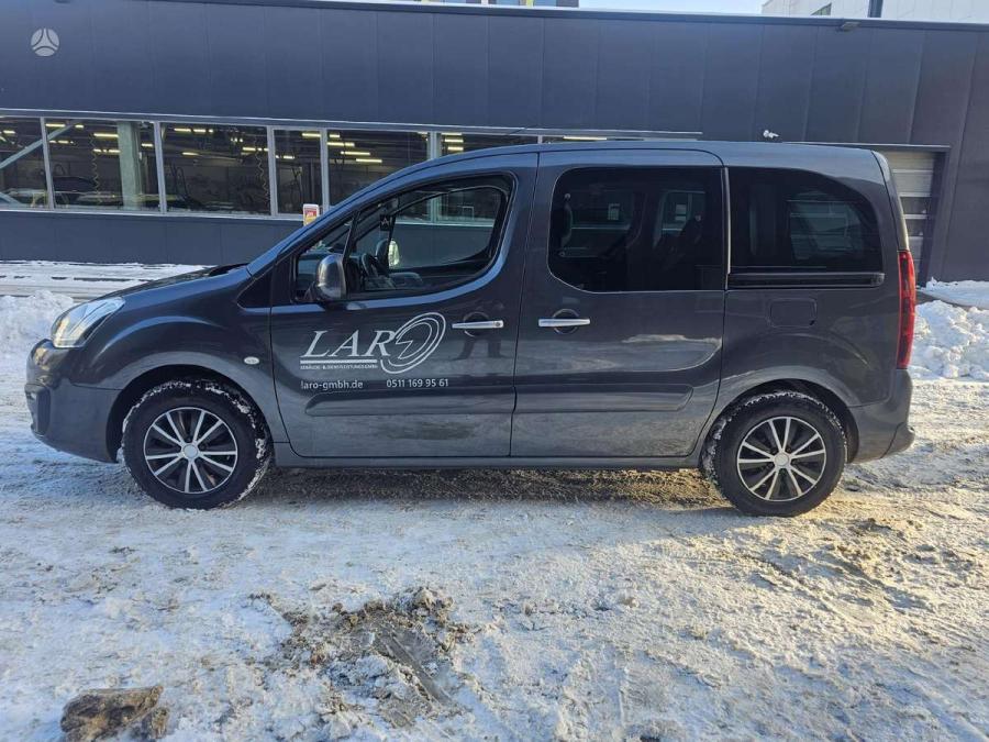 Pelēks Citroen Berlingo 2015 Viļņa, ar dzinēja tilpumu 1.60 L un nobraukumu 177 tūkst. km par 5490 €, foto 8 vietnē AUTOMOTO.COM.LV