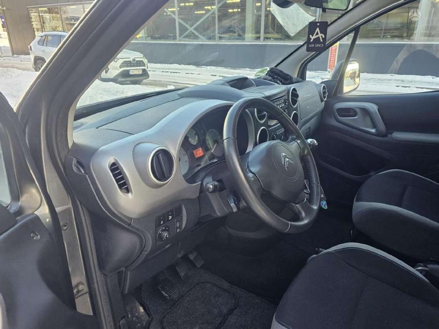 Pelēks Citroen Berlingo 2015 Viļņa, ar dzinēja tilpumu 1.60 L un nobraukumu 177 tūkst. km par 5490 €, foto 11 vietnē AUTOMOTO.COM.LV
