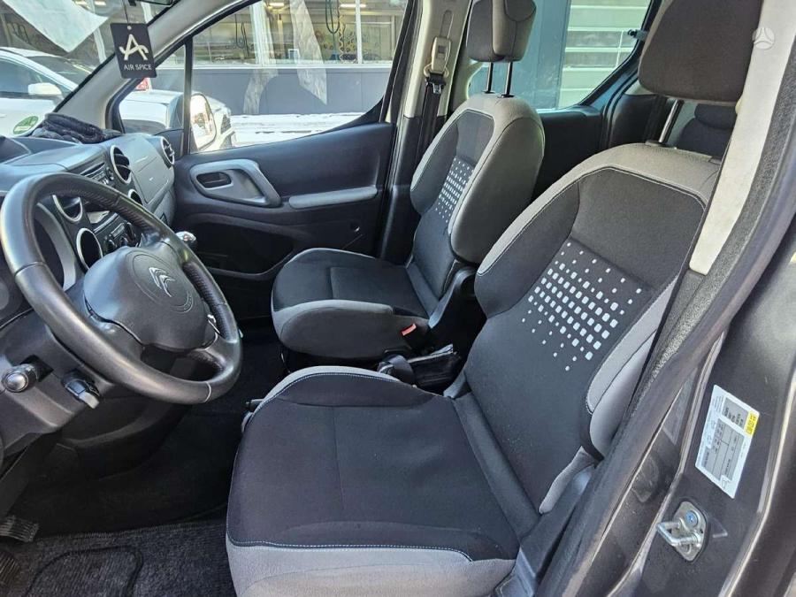 Pelēks Citroen Berlingo 2015 Viļņa, ar dzinēja tilpumu 1.60 L un nobraukumu 177 tūkst. km par 5490 €, foto 12 vietnē AUTOMOTO.COM.LV