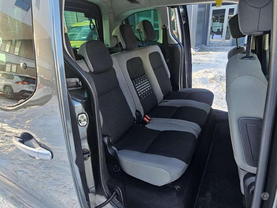 Pelēks Citroen Berlingo 2015 Viļņa, ar dzinēja tilpumu 1.60 L un nobraukumu 177 tūkst. km par 5490 €, foto 13 vietnē AUTOMOTO.COM.LV