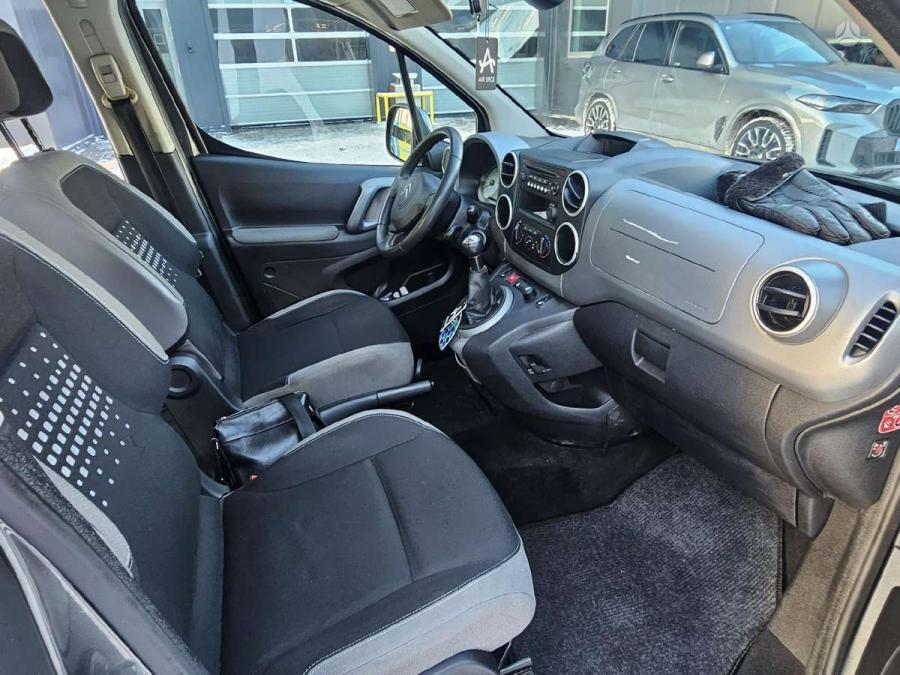 Pelēks Citroen Berlingo 2015 Viļņa, ar dzinēja tilpumu 1.60 L un nobraukumu 177 tūkst. km par 5490 €, foto 14 vietnē AUTOMOTO.COM.LV
