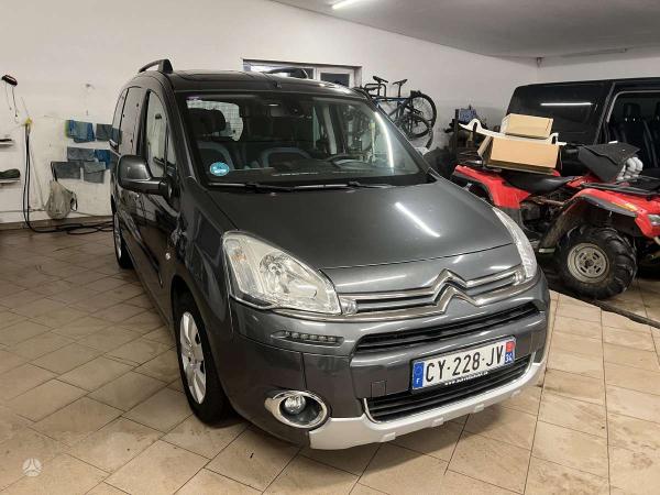 Pelēks Citroen Berlingo 2015 Tauragė, ar dzinēja tilpumu 1.56 L un nobraukumu 204 tūkst. km par 5600 €, foto 3 vietnē AUTOMOTO.COM.LV